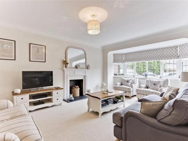 4 bedroom detached house to rent