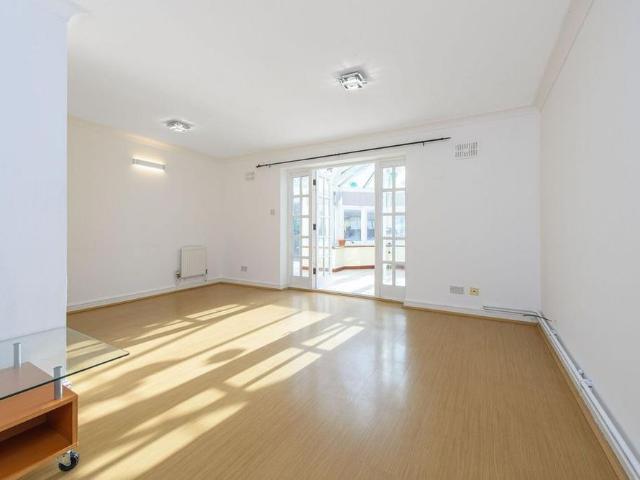 4 bedroom detached house to rent