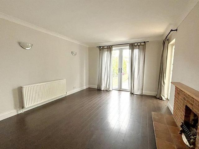 4 bedroom detached house to rent