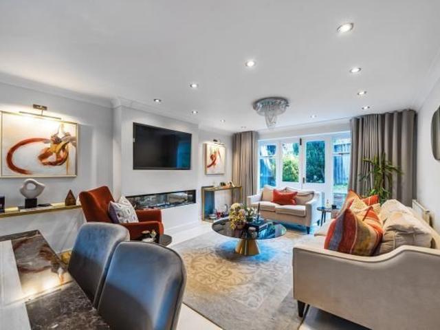 4 bedroom detached house to rent