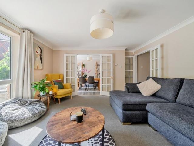 4 bedroom detached house to rent