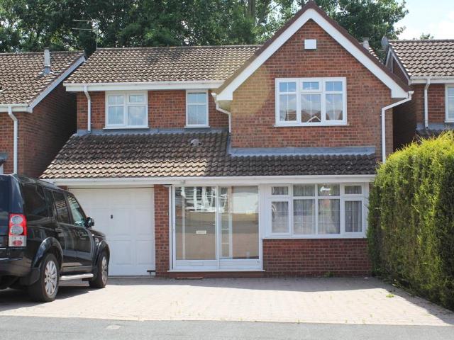 4 bedroom detached house to rent