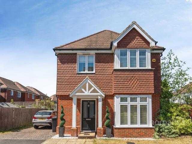4 bedroom detached house to rent