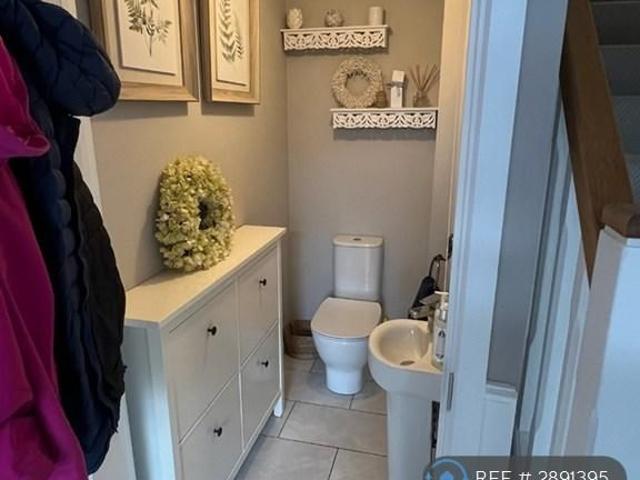 4 bedroom detached house to rent