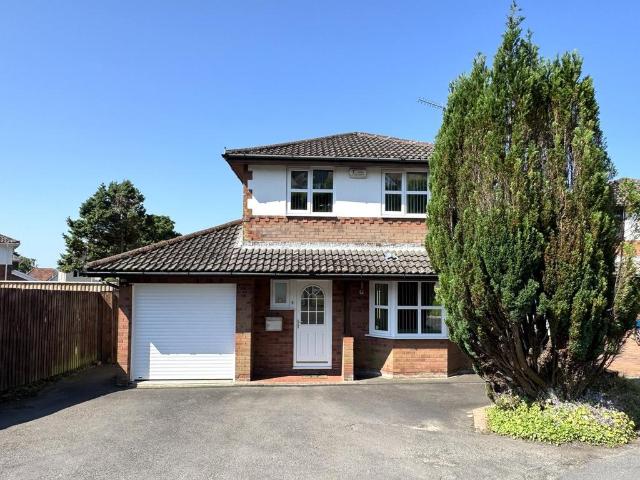 4 bedroom detached house to rent