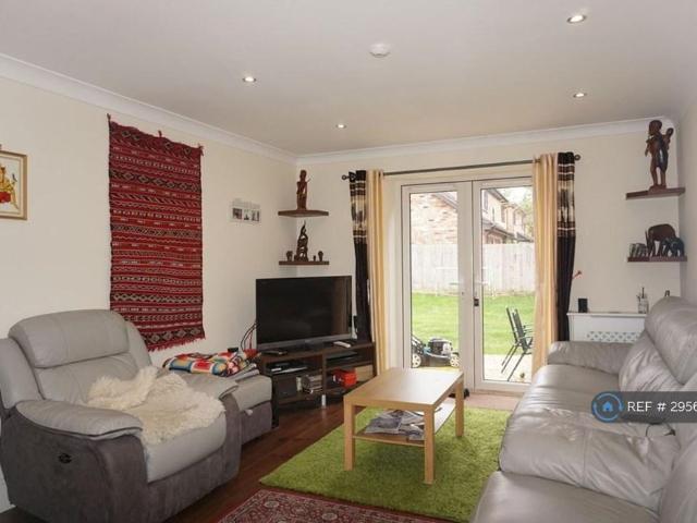 4 bedroom detached house to rent