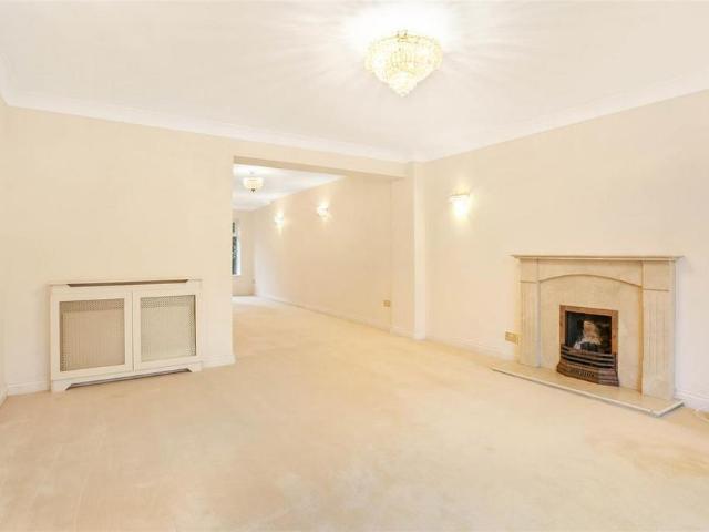4 bedroom detached house to rent