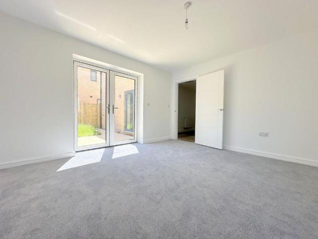 4 bedroom detached house to rent
