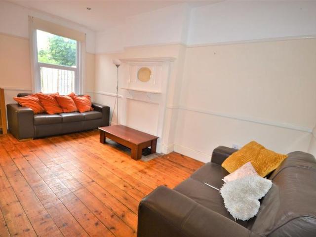 4 bedroom detached house to rent