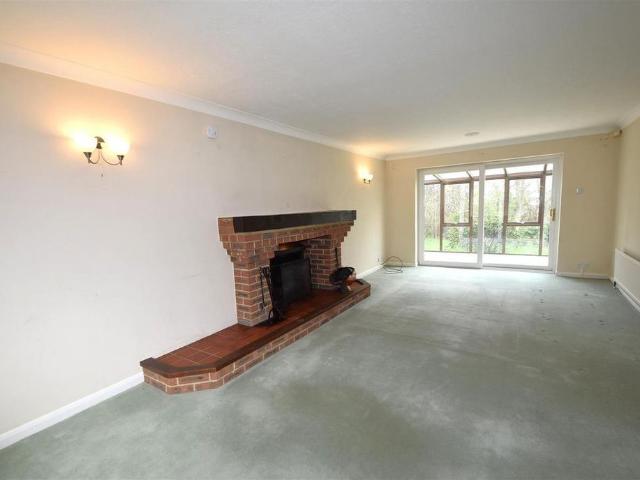 4 bedroom detached house to rent