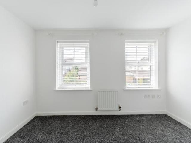 4 bedroom detached house to rent