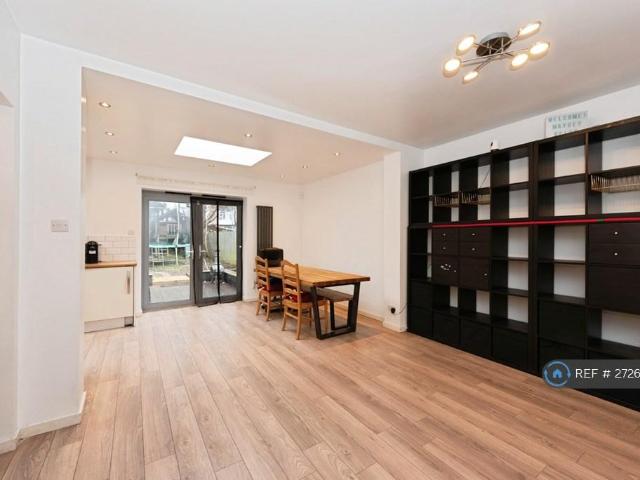 4 bedroom detached house to rent