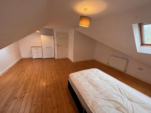 4 bedroom detached house to rent