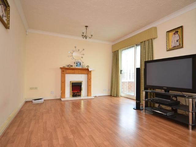 4 bedroom detached house to rent