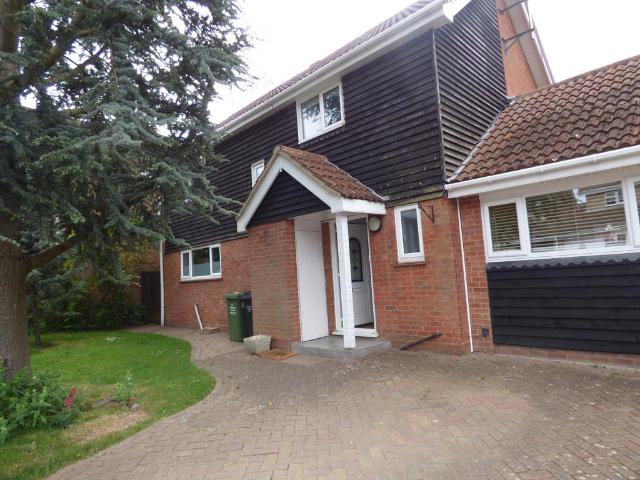 4 bedroom detached house to rent