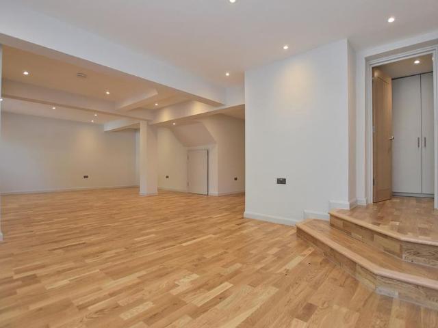 4 bedroom detached house to rent