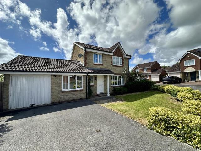4 bedroom detached house to rent