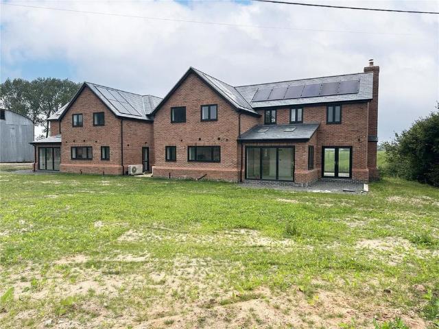 4 bedroom detached house to rent