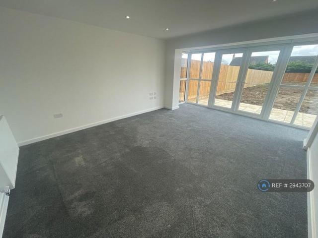 4 bedroom detached house to rent