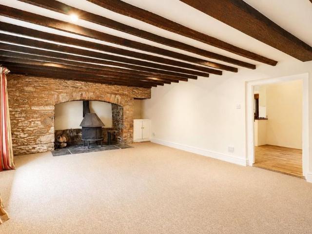 4 bedroom detached house to rent
