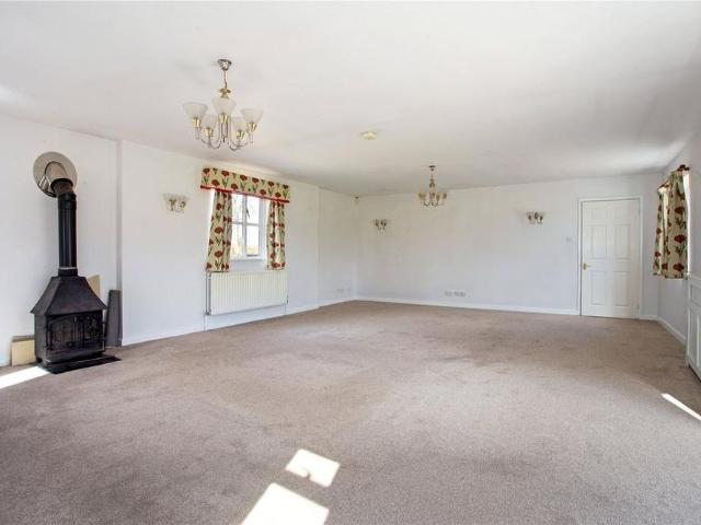 4 bedroom detached house to rent