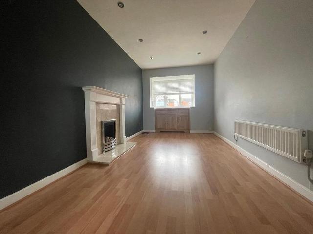 4 bedroom detached house to rent