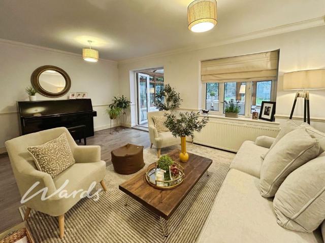 4 bedroom detached house to rent