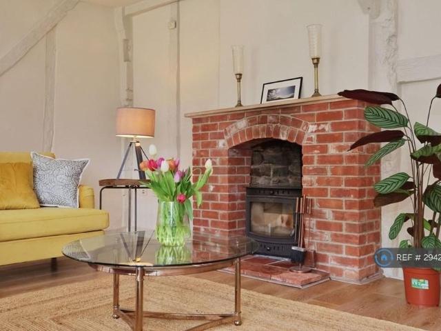 4 bedroom detached house to rent