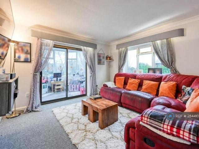 4 bedroom detached house to rent