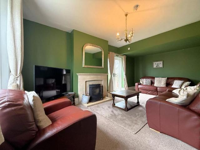 4 bedroom detached house to rent