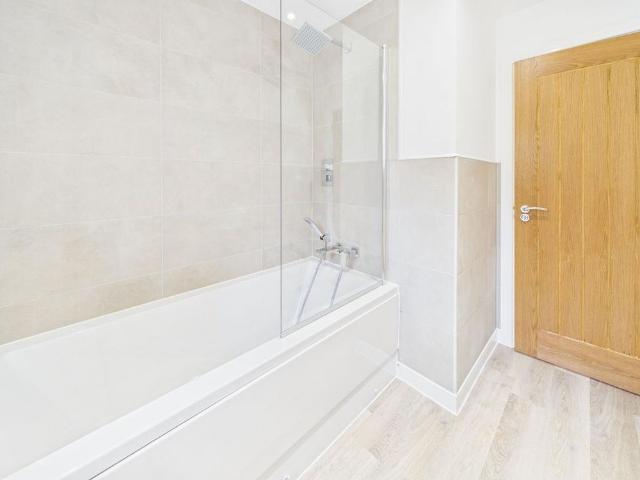 4 bedroom detached house to rent