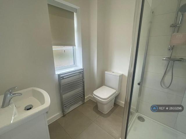 4 bedroom detached house to rent
