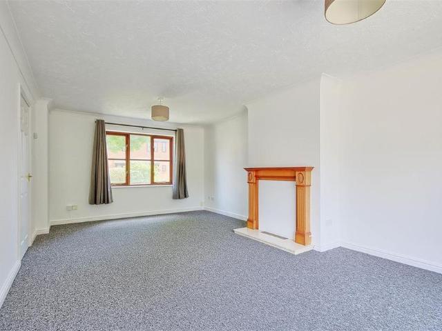 4 bedroom detached house to rent