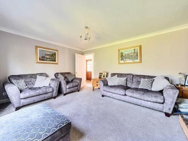 4 bedroom detached house to rent