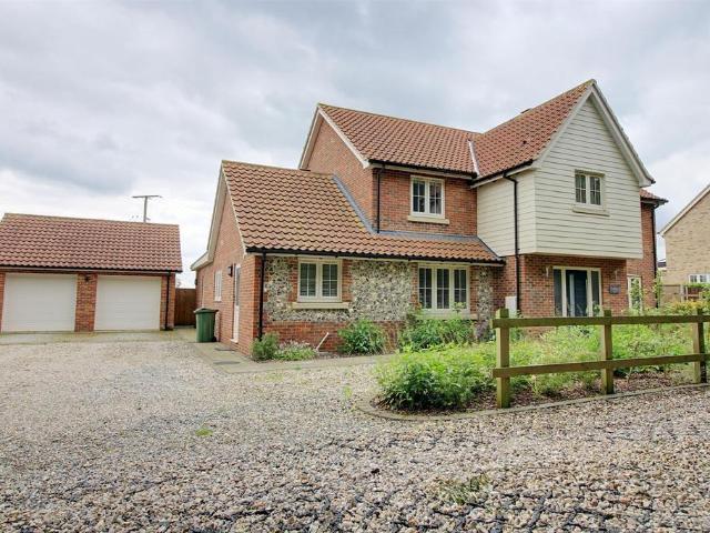 4 bedroom detached house to rent