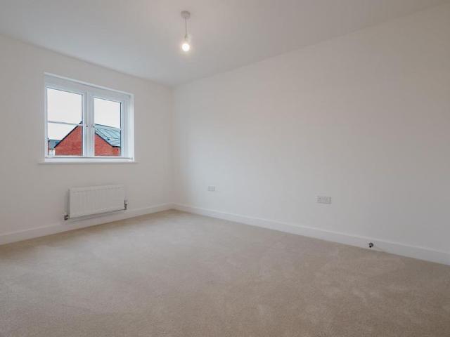4 bedroom detached house to rent