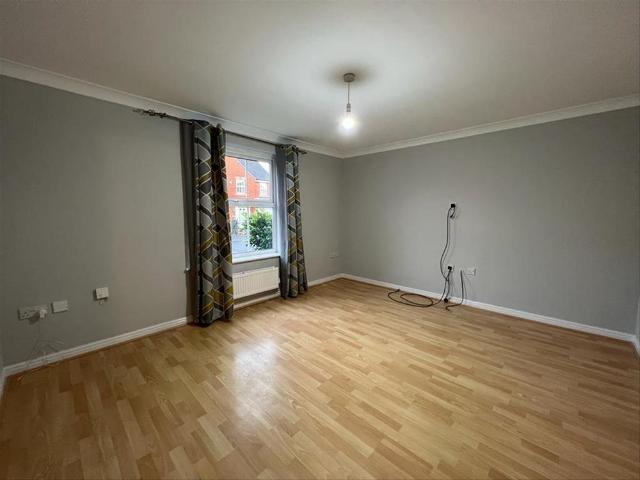 4 bedroom detached house to rent