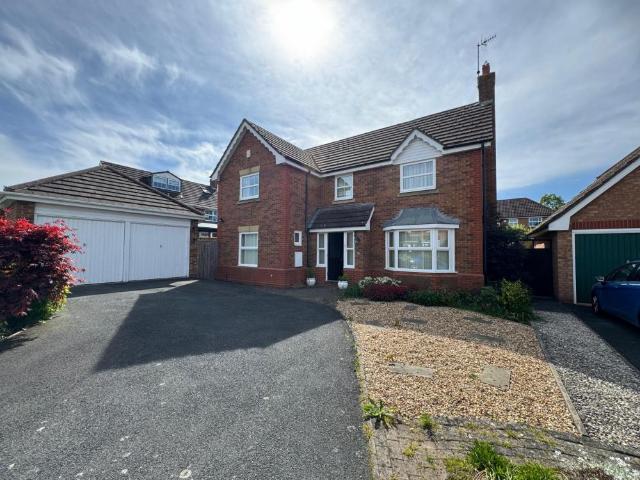 4 bedroom detached house to rent