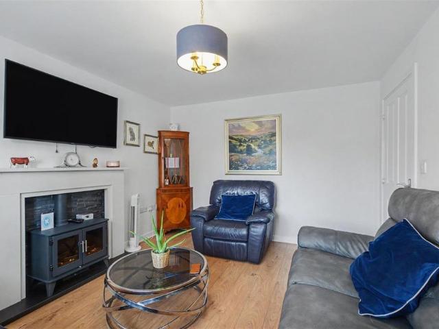 4 bedroom detached house to rent