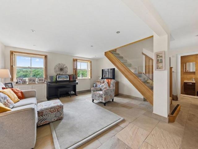 4 bedroom detached house to rent