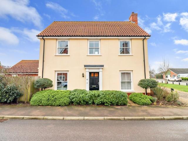 4 bedroom detached house to rent