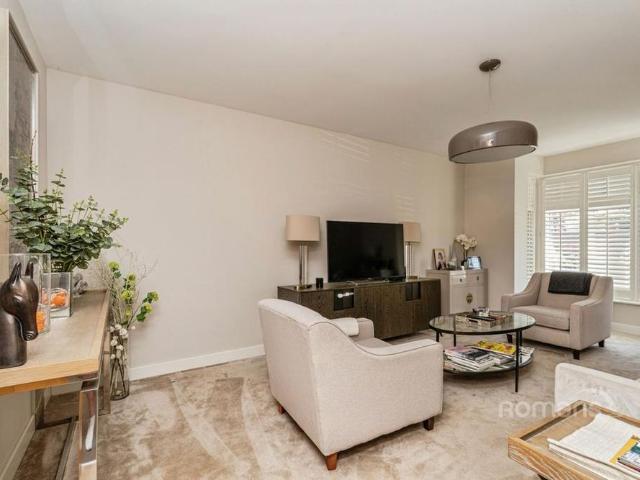 4 bedroom detached house to rent