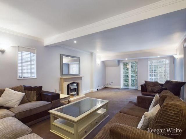 4 bedroom detached house to rent