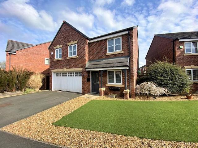 4 bedroom detached house to rent