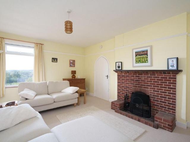 4 bedroom detached house to rent