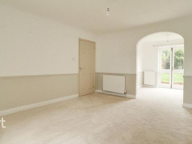 4 bedroom detached house to rent