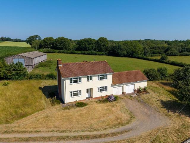 4 bedroom detached house to rent
