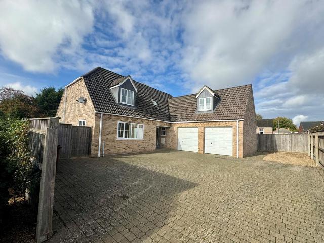 4 bedroom detached house to rent