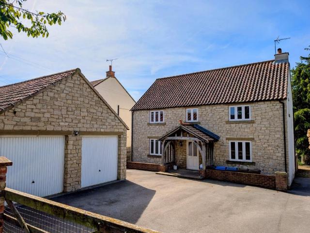 4 bedroom detached house to rent