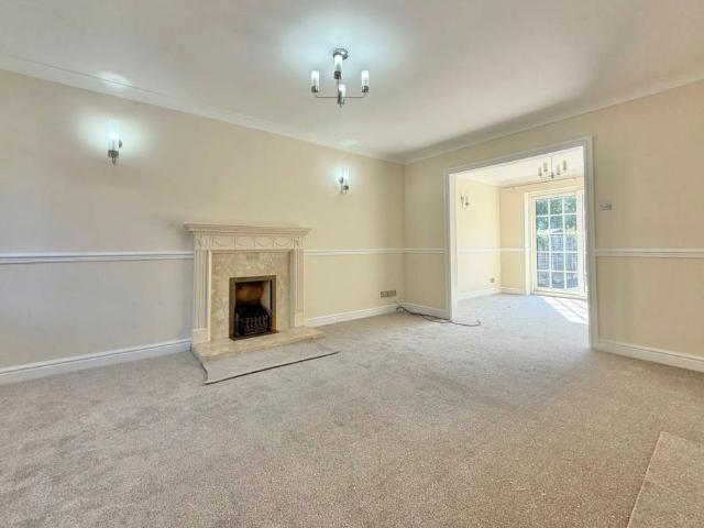 4 bedroom detached house to rent